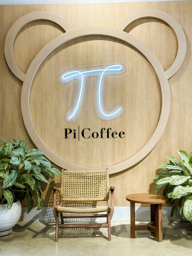 📸 รีวิวคาเฟ่:𝗣𝗶 𝗰𝗼𝗳𝗳𝗲𝗲 | 𝗞𝗵𝗼𝗻 𝗞𝗮en | Trip.com ขอนแก่น