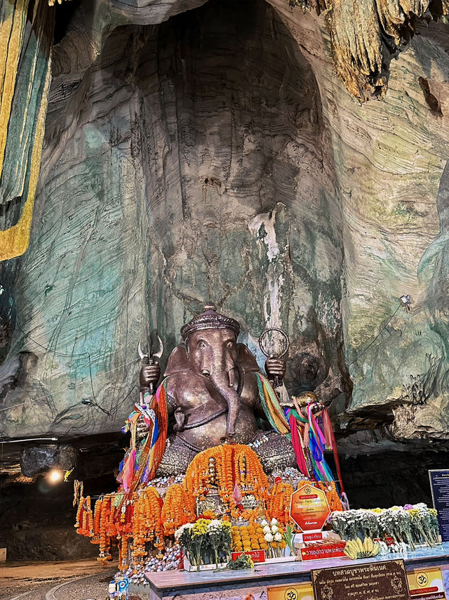 Tham Nam Lod Khao Daeng | Trip.com อำเภอเมืองพัทลุง