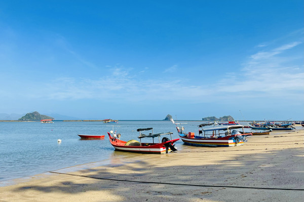 The unique color of the sand. | Trip.com Langkawi