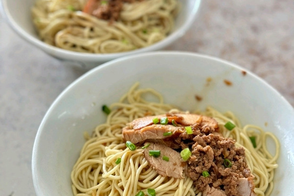 Authentic kolo mee - Feng Mei Yuan Cafe | Trip.com Miri