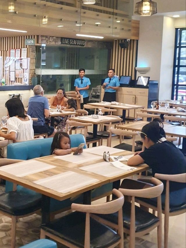 🥘보홀 외식하기에 강추!!! ICM 몰 패밀리레스토랑 《The Prawn Farm 》🥘 | 트립닷컴 보홀 섬