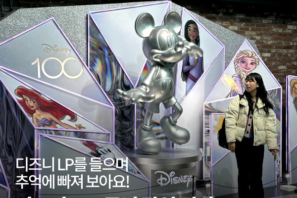 디즈니 Lp를 들으며 추억에 빠져요 디즈니 100주년 팝업전시 🎶 트립닷컴 서울