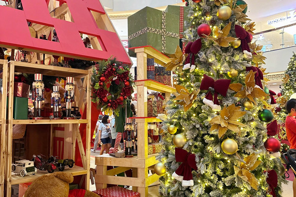 Mid Valley KL’s Main Concourse: Free Gift Wrapping Surprise! 🎁 | Trip ...