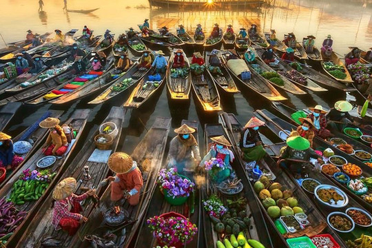 Floating market, Inle Lake | Trip.com Inle Lake