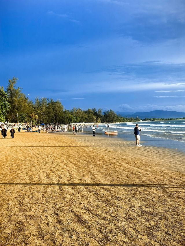 World-Class Sunset Destination — Tanjung Aru Beach, Kota Kinabalu ...