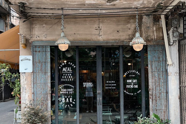 Cafe Mezzanine chalerm La park | Trip.com กรุงเทพฯ