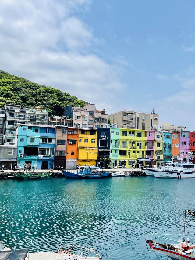ชวนเที่ยว Zhengbin Port Color Houses @ Keelung | Trip.com จี้หลง