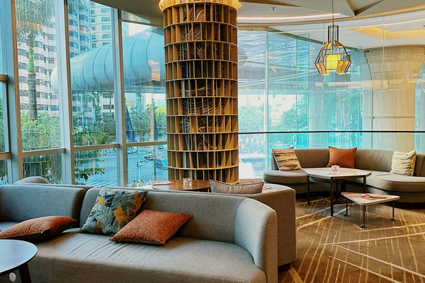 Elegant Evening Retreat at Renaissance Luohu Shenzhen Executive Lounge ...