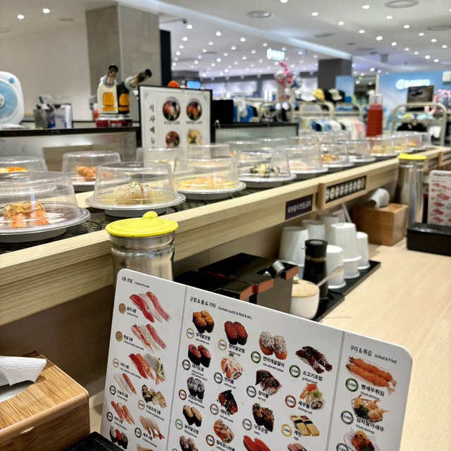 [Seoul, Korea, Gimpo Airport] Korean-made conveyor belt sushi chain ...