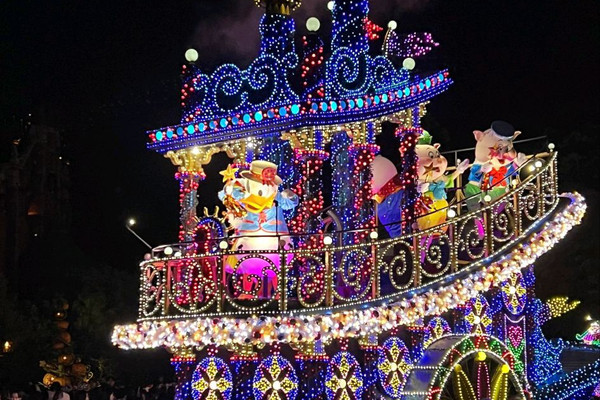 Unique and Special -The nighttime parade at Tokyo Disneyland | Trip.com ...