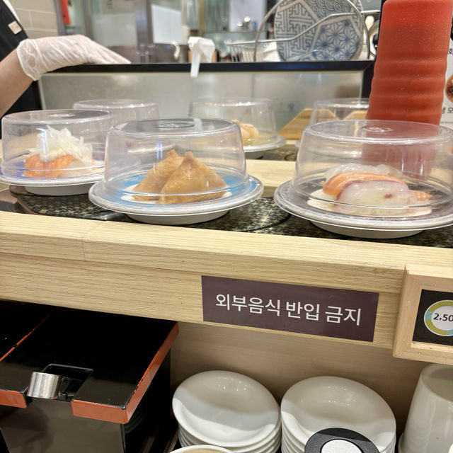 [Seoul, Korea, Gimpo Airport] Korean-made conveyor belt sushi chain ...