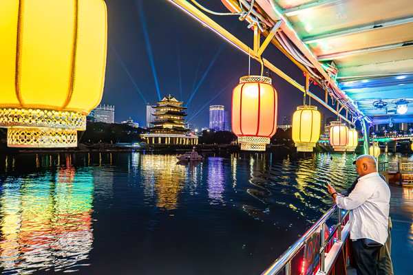 【Travel in Nanning: Night Tour of Yongjiang River and Stay at Xinwei ...