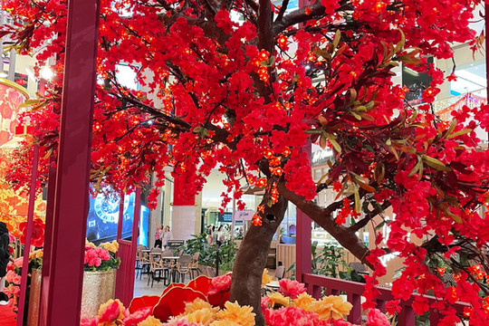 “Prosperity in Red: Pavilion KL CNY Spectacle” | Trip.com Kuala Lumpur