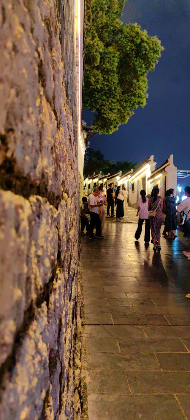 Must-visit for night tours in Guiyang! Stunning night view of Jiaxiu ...