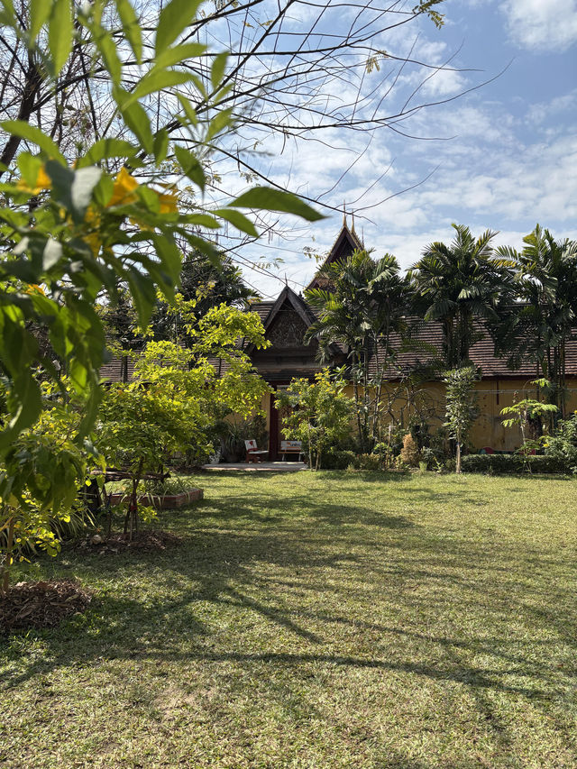 Slow Cultural Stroll at Vientiane Patuxai Monument | Trip.com Vientiane
