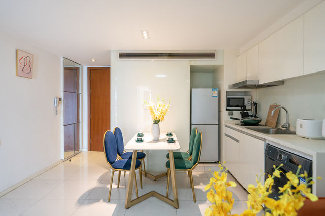 Shanghai Shanghai Railway Station! Great value large three-bedroom ...