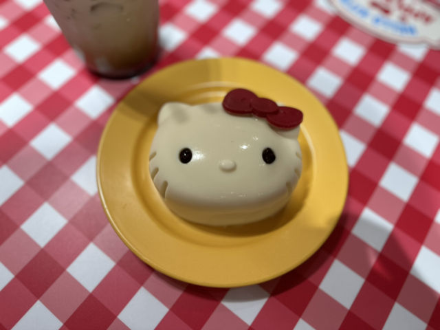 📍Hello Kitty Cafe, Seoul | Trip.com Seoul