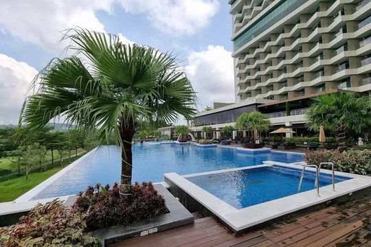 🏌️‍♂️ Spacious Luxury at Radisson Golf & Convention Center Batam | Trip ...