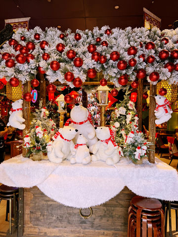 If you are looking for great cafes in Da Nang: neon panda 🐼 welcomed ...