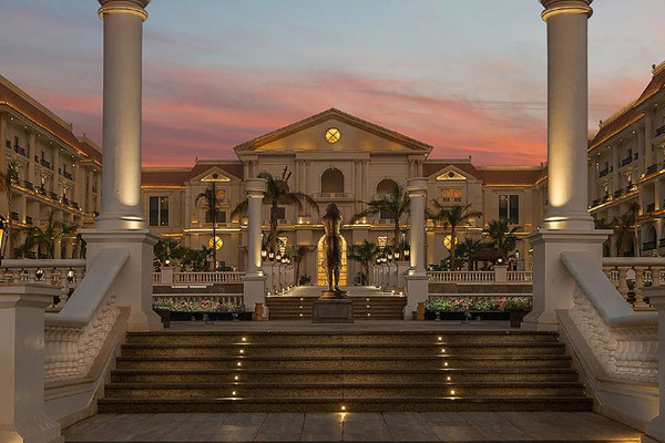 🌟 Cairo's Top Stays: Luxe to Leisure Escapes! 🏨 | Trip.com New Cairo City