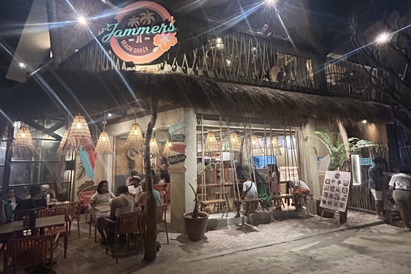 【ボラカイ島 旅】夕陽が見えるカフェレストランJammers Beach Shack | Trip.com ボラカイ島
