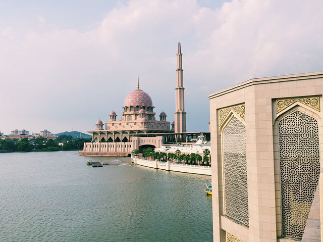 Grace by the Lake – Putra Mosque | Trip.com Putrajaya