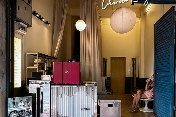 ☕️ Envies Cafe ร้านกาแฟสุดลอฟท์ใกล้ตลาดน้อย | Trip.com กรุงเทพฯ