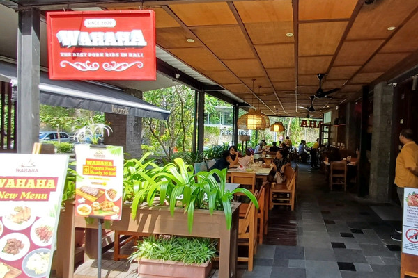 【巴釐島美食】Wahaha Pork Ribs餐廳，口碑絕佳！強烈推薦！｜Trip.com 峇里島