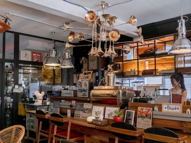 Vintage Kissa Audio Cafe | Trip.com Petaling Jaya