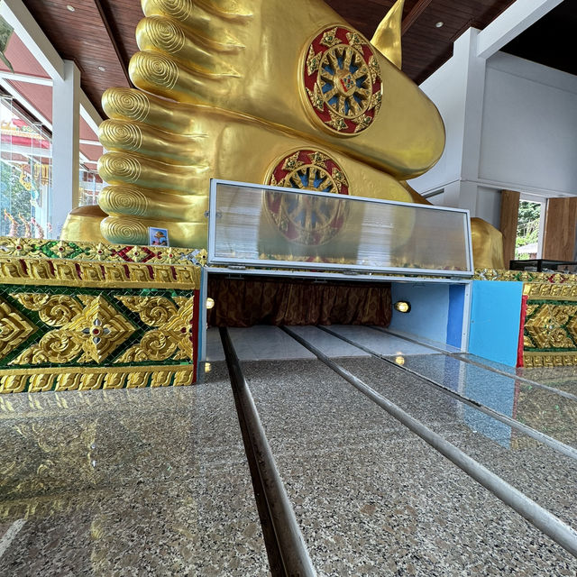 Touching the Buddha heart at Amazing Wat Chan Thada Pracharam | Trip ...