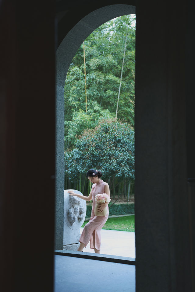 Stay at Waitan Huajiantang｜Step outside and you’re at a classic ancient ...