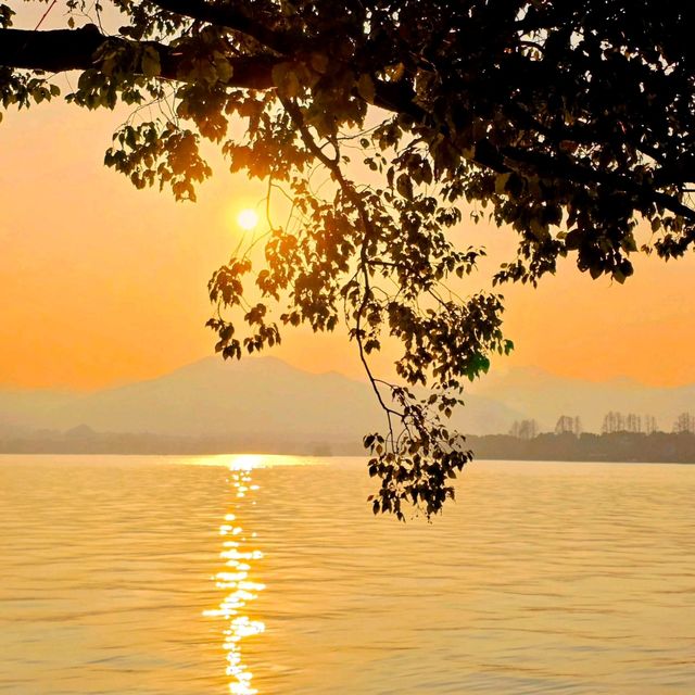 sunset moment | Trip.com Xihu District