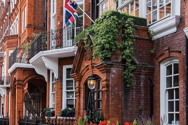 Chelsea, red brick beauty! | Trip.com London