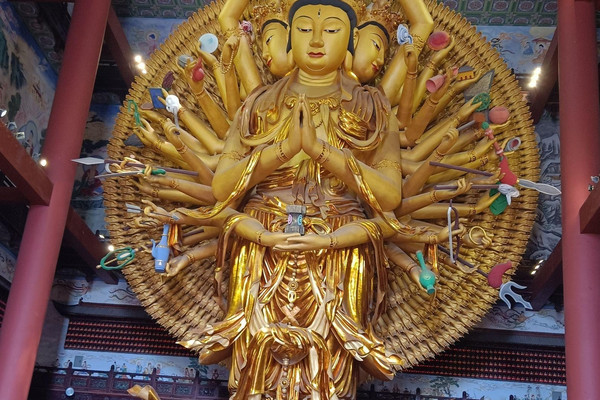 Donglin Temple in Jinshan, Shanghai | Thousand Buddha Gate, Guanyin ...