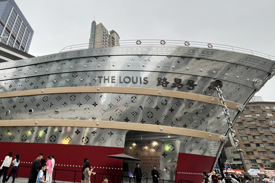 👜 All Aboard the LV Ship at West Nanjing Road | Trip.com Shanghai