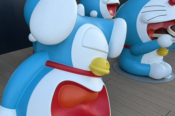 There are tons of free photo spots too! Go check it out when you're in ...