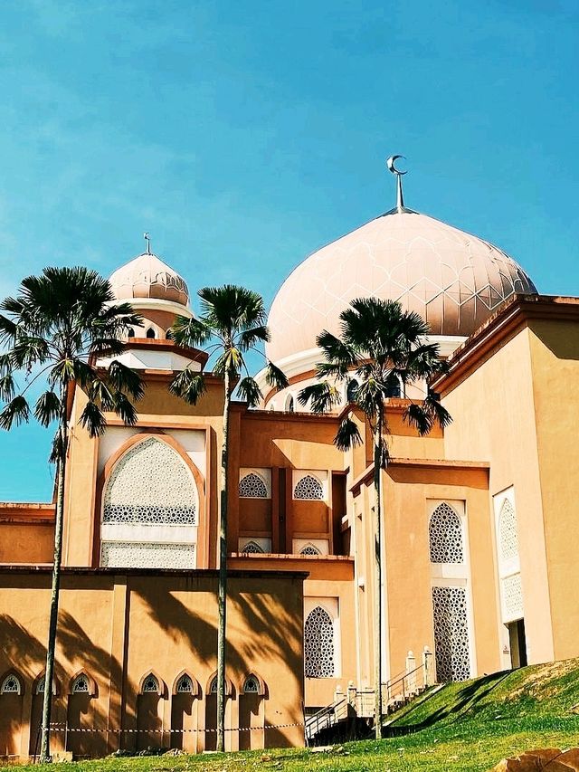 Pink Mosque University Malaysia Sabah | Trip.com West Coast Division