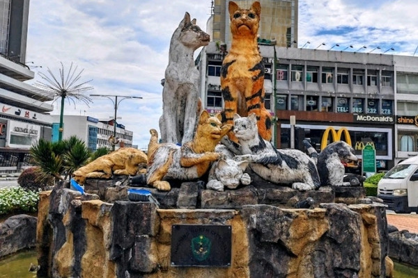 Cat Statue, Kuching, Sarawak. | Trip.com Kuching