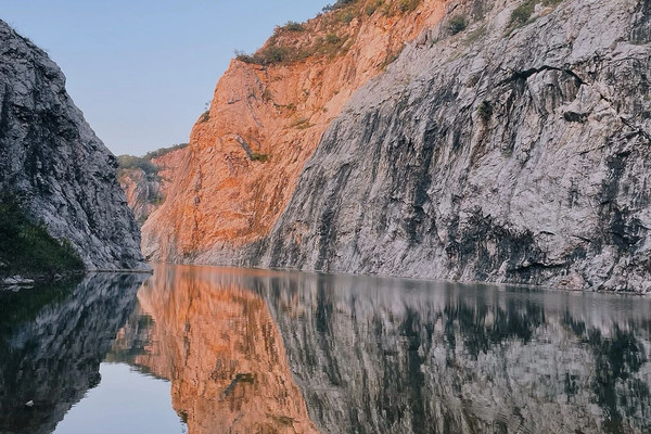 The Qinglong Mountain in Jiangning, Nanjing, which stretches for ten ...