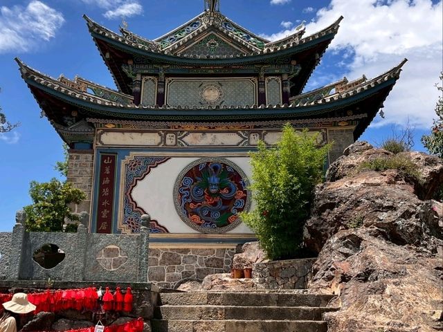 Dali has so much more to offer than just its ancient town... this lake ...
