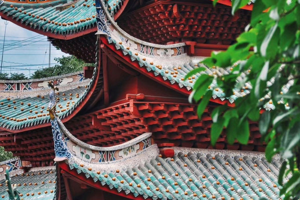 Chongqing Tourism | Seven-story Pavilion by the Yangtze River - Shimen ...