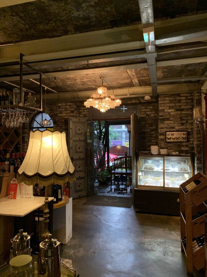 이태원 야외 노천테라스와 분수가 있는 프랑스 가정식 레스토랑🍽️⛲️ 이태원꾸띠자르당 트립닷컴 서울 트래블로그