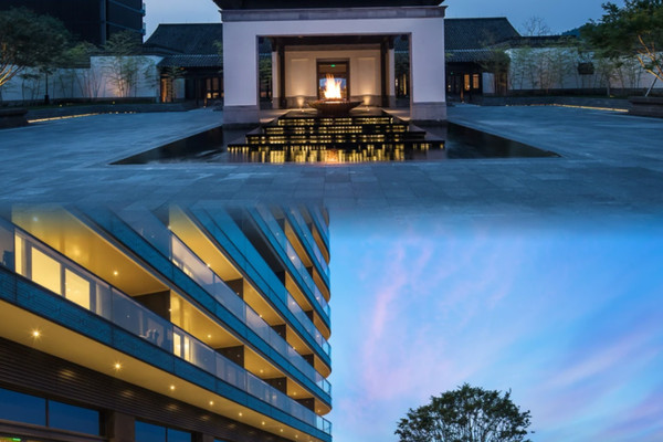 Surrounded by bamboo forests and mountains, the courtyard is like a hot ...