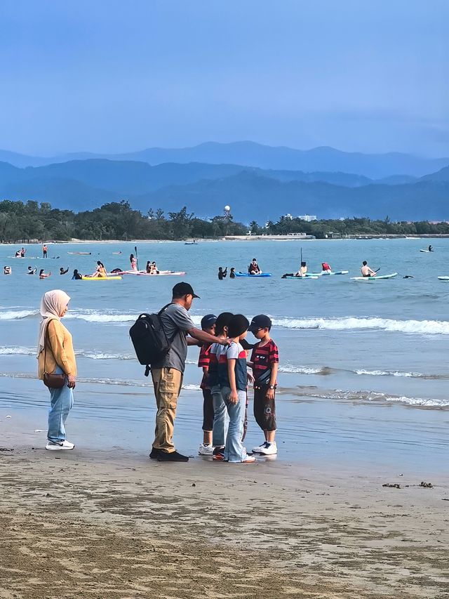 World-Class Sunset Destination — Tanjung Aru Beach, Kota Kinabalu ...