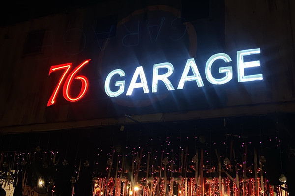 76 garage ร้านนั่งชิวแถวเลียบทางด่วน | Trip.com กรุงเทพฯ