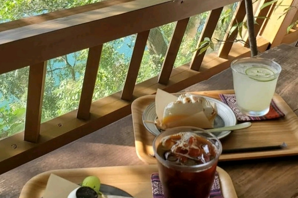 SHADE TREE COFFEE | Trip.com 四万十市