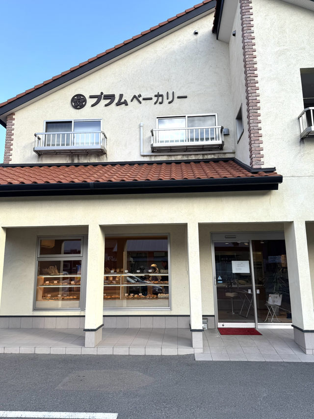 【北九州グルメ】早朝5時から営業🍞行列ができる老舗ベーカリー🌭 | Trip.com 八幡西区