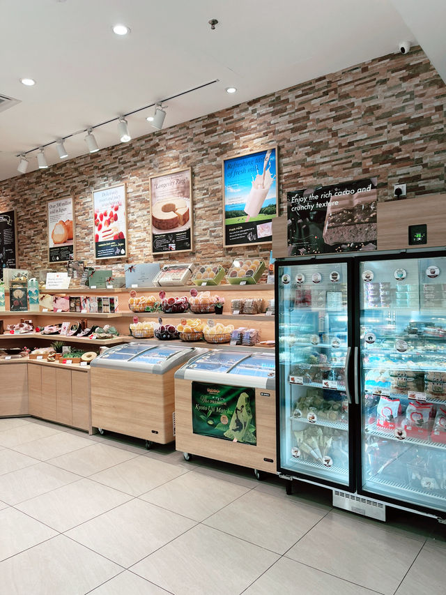 Must-try: Signature Cream Puff, Matcha Cream Puff, and Strawberry Cake ...