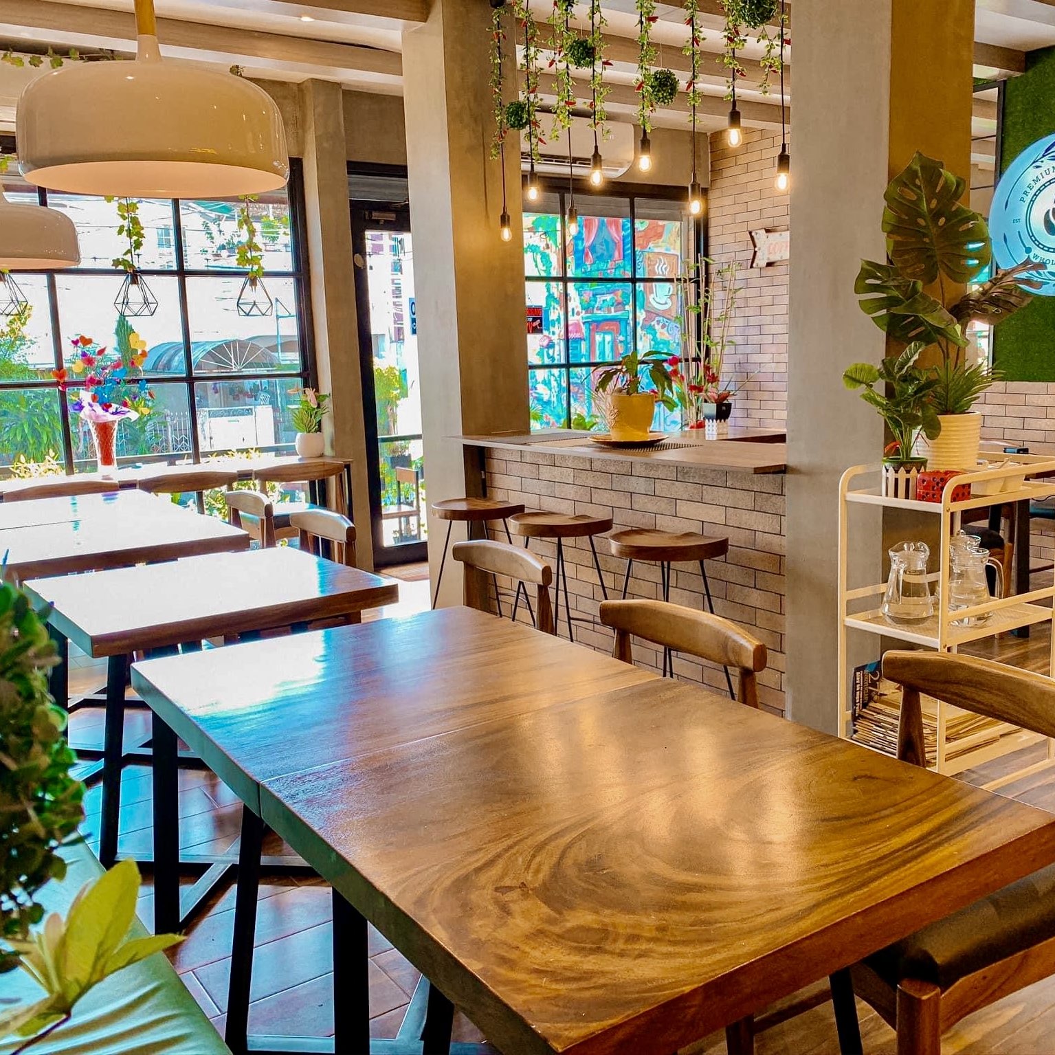 Small And Cozy Coffee Shop Design Ideas Stock Photo Image, 53% OFF