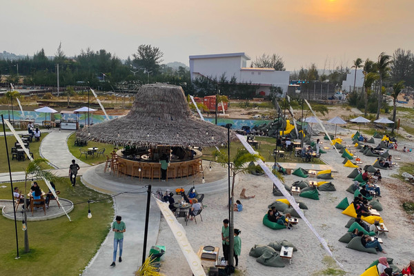 🇮🇩 Newly opened Alio Beach Cafe & Bar at Batam | Trip.com Batam